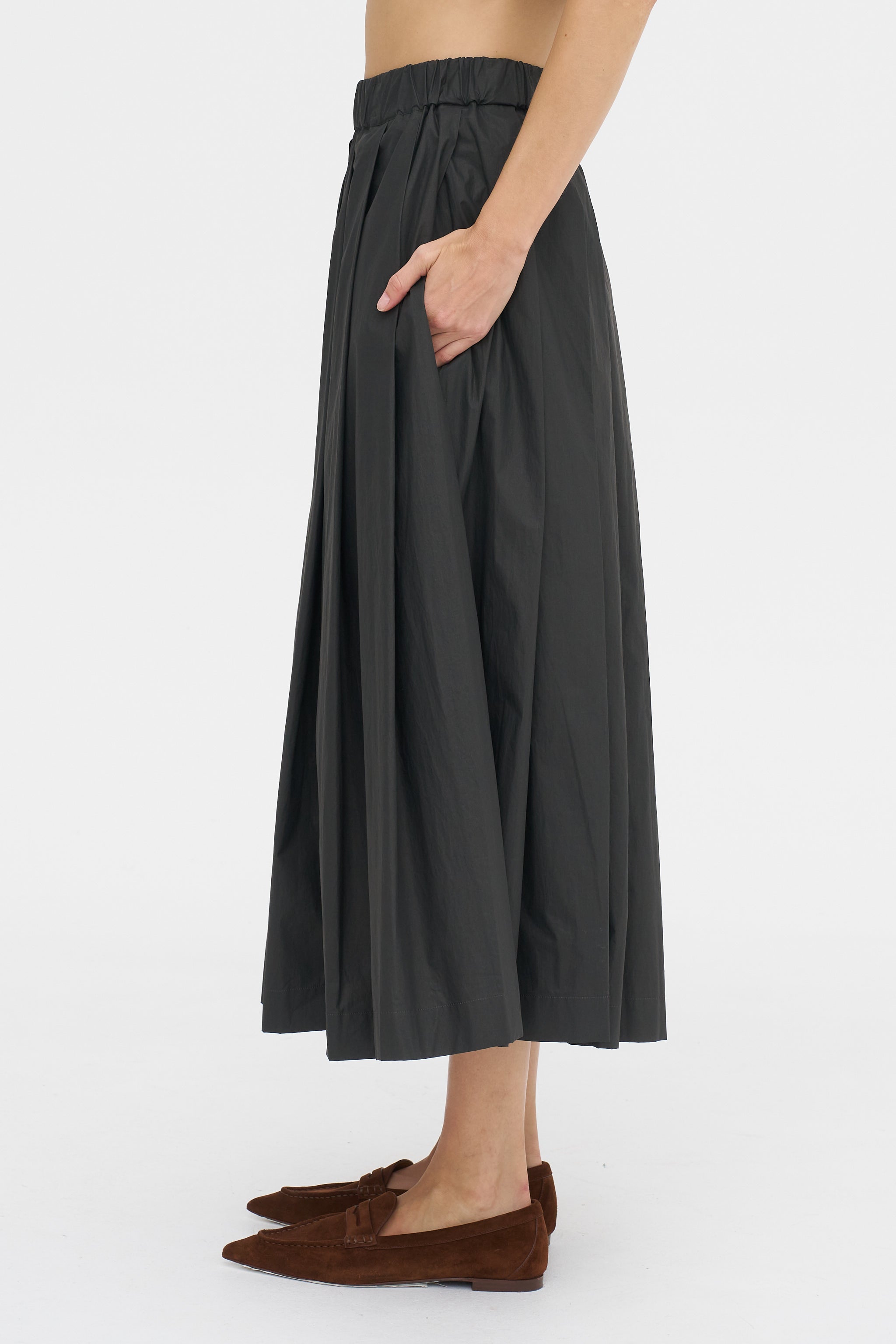 Matilde Skirt, Carbon – Kick Pleat