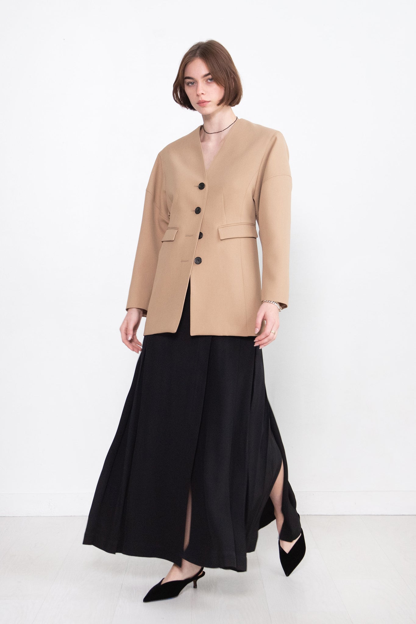 AKIRA NAKA – Kick Pleat