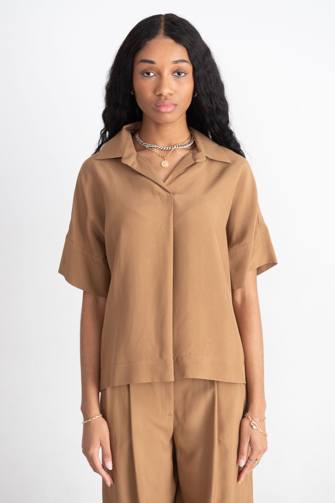 ALL TOPS – Kick Pleat