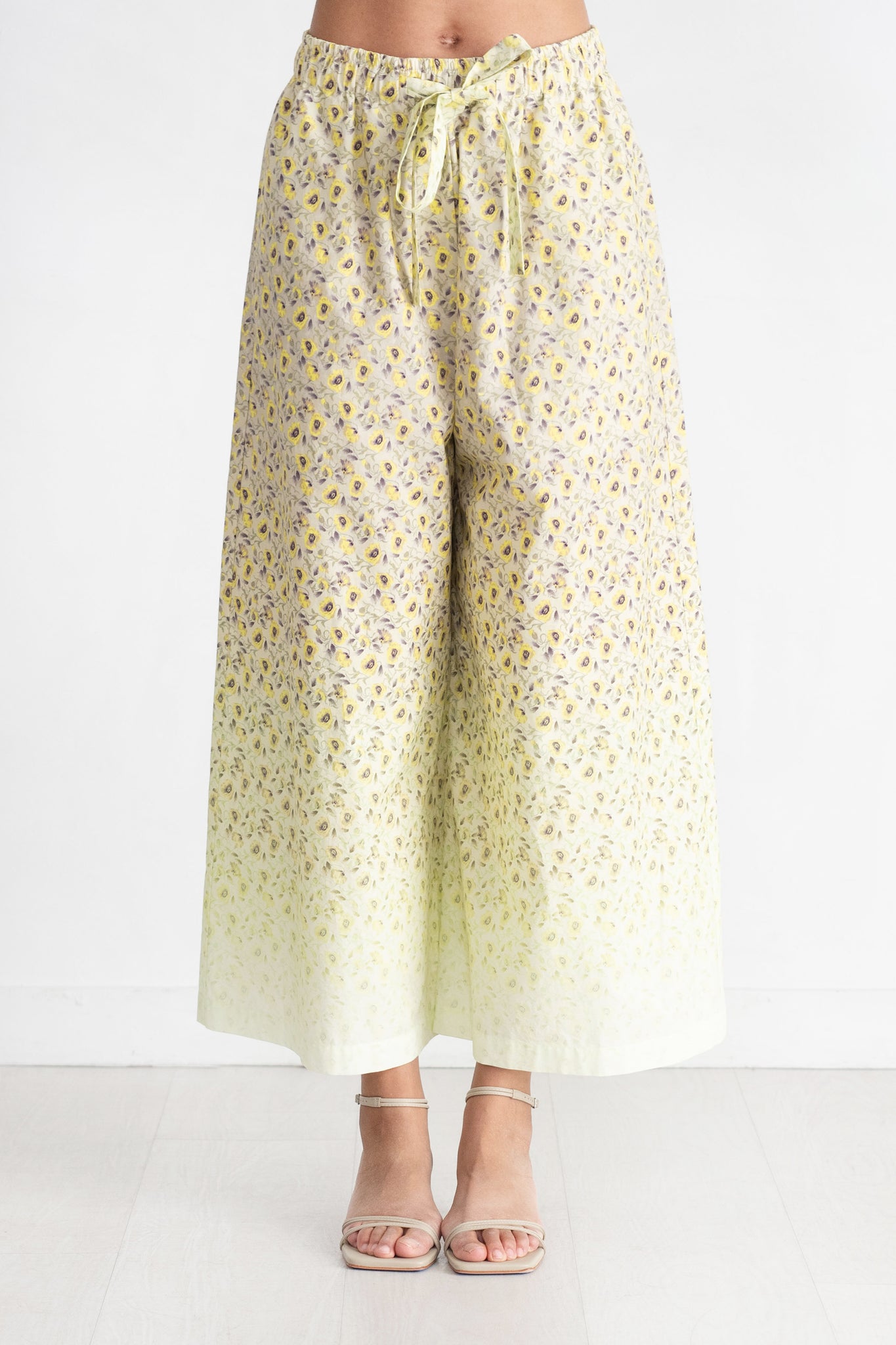 ALL BOTTOMS – Kick Pleat